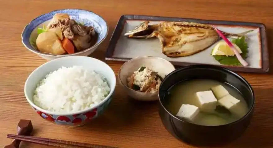 Japanese Eating Etiquette & Table Manners - A Complete Guide